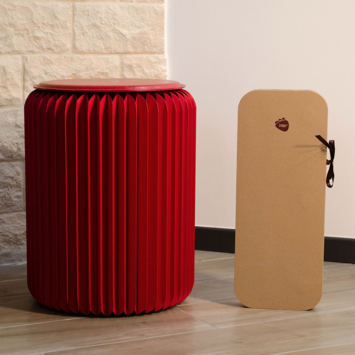 Tabouret pliable en carton, Stooly